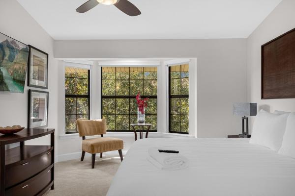 Super Lux 4br Townhouse - 1 Mile From Disney World- Resort Pool & Jacuzzi , Gym, With Enchanted Garden - Lake Buena Vista