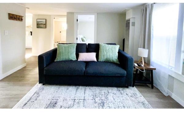Charming & Bright Gem Prime Location Street Parking With Ac - Renton