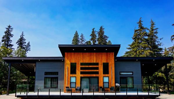Luxquarters Bumbleberry Guest House - Kitimat