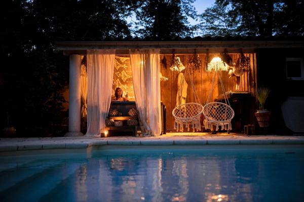 Chambre D'hôte De Charme Piscine Et Jacuzzi Privatisable, Manoir, 1h Lyon - Roanne
