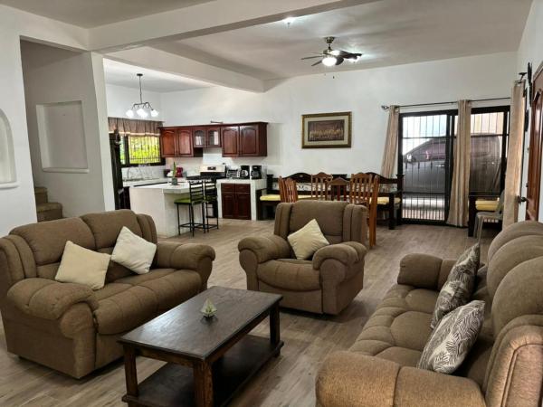 Casa Cerca Del Aeropuerto Peten - Guatemala