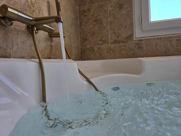 Pic Love, 2 Personnes Jacuzzi - Eygalières