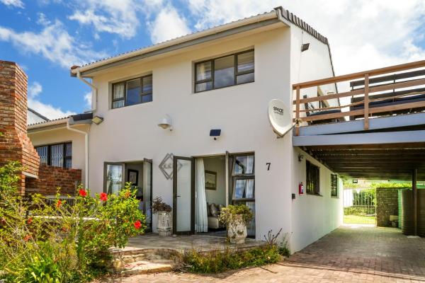 3-bedroom Charming Coastal Retreat In Plettenberg Bay - Plettenberg Bay