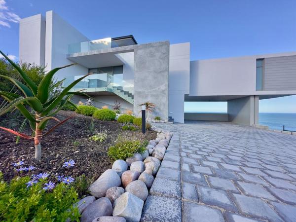 Azure Escape - Mossel Bay