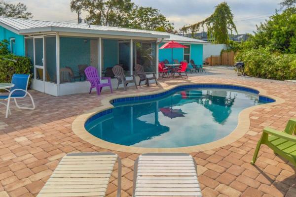 Pool View, One Bedroom Walk To Beach Daily Rentals - Sarasota
