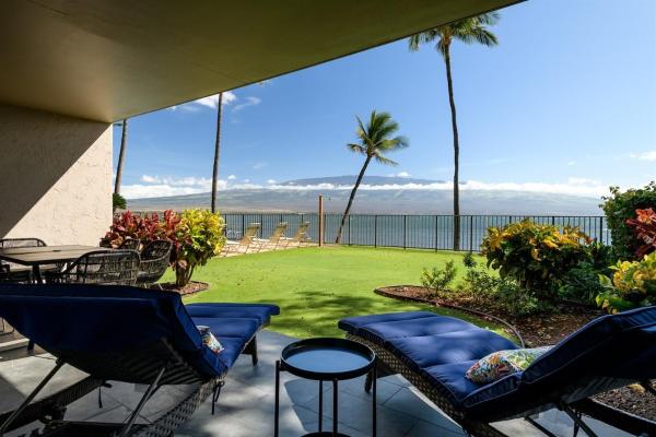 Remodeled 3 Bedroom Oceanfront Condo — Sleeps 8 - Maui, HI