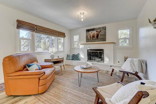 Large Pet-friendly Sleeps 10 Near Palmer Park - Colorado Springs, CO