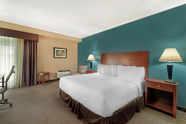 Best Western Plus Plattsburgh - Plattsburgh, NY