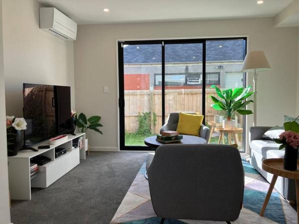 2-bedroom Ensuite, Close To City, Comfortable, Accessible With Own Parking - Christchurch
