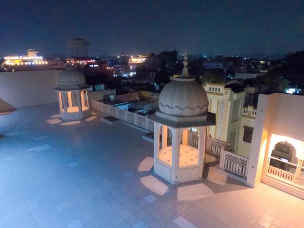 The Taj Vista Agra -Walking Distance To Taj Mahal - Agra