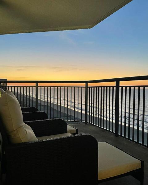 Ocean Reef Resort - 4 Bedroom - Luxury Beachfront Unit -