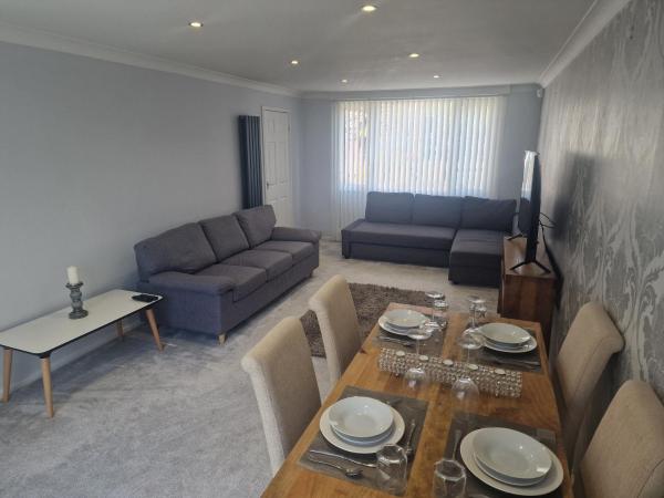Stylish & Modern 2 Bed House With Free Parking Leeds - Wetherby