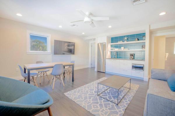 Oceanside! Free Bikes & Paddle-boards, In Village! - Siesta Key, FL