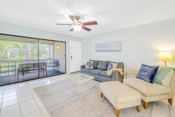 Private Patio, Walk To All! 5min- Siesta Keys Best Beach, 1min- Shopping Dining & Entertainment! - Sarasota, FL