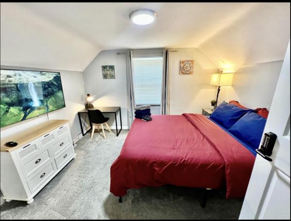 Private Bedroom Suite 2 Cape Cod Cutie 10 Min To Downtown - Cincinnati, OH