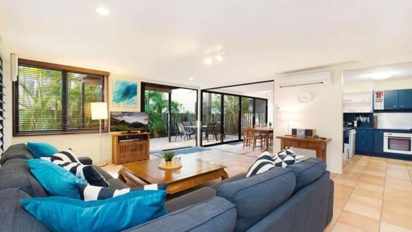 Campbell Street 2 4, Moffat Beach - Golden Beach