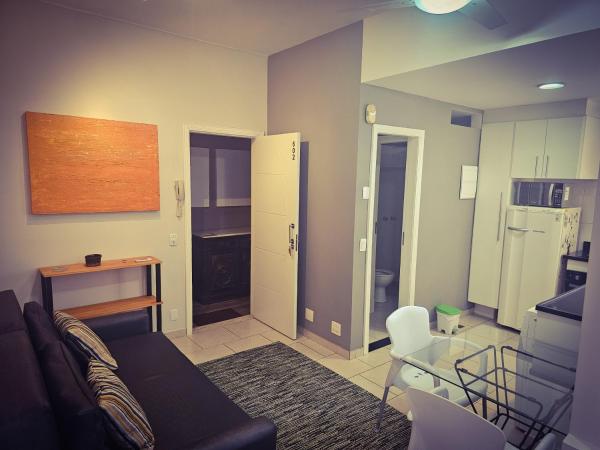 Small Quiet Condo Posto 6 - Ipanema