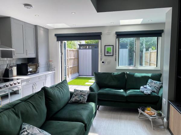 Superb Townhouse Near Vibrant Gloucester Road - Filton