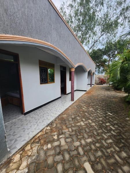 Hunters Den Resort Budaka - Uganda