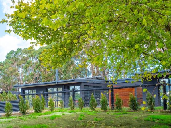 Gracie's Lane Villa 1 - Red Hill