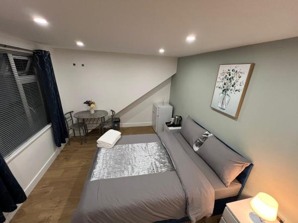 Modern Suite 1 - Surbiton