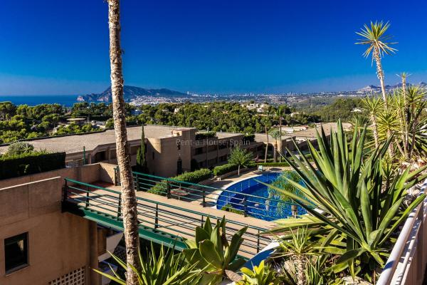 Ref 118 Zeezicht, 3 Slaapkamers, 2 Badkamers, 2 Grote Zwembaden - Altea