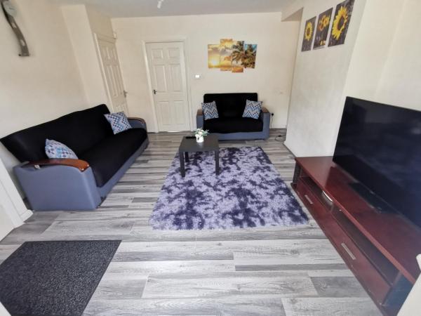 Spacious 3-bedroom Home In Birmingham With Driveway Parking - Sutton Coldfield
