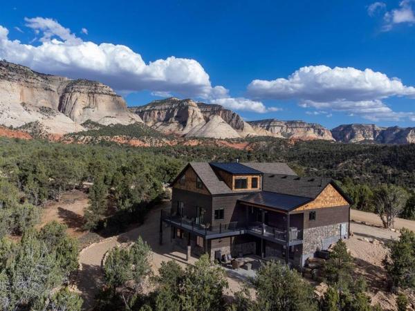 Sandstone Pointe, Elegance Among The Cliffs - Orderville, UT