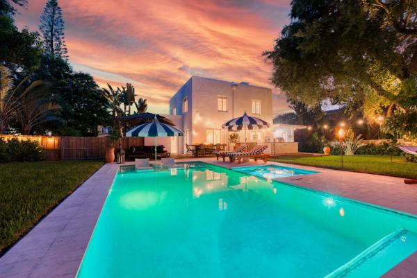 Stunning Historic Villa With Jacuzzi Heated Pool And Resort Style Backyard - Miami