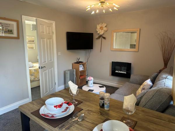 Lesbury Lodge - (A 'Bijou Residence') With Hot Tub - Alnmouth