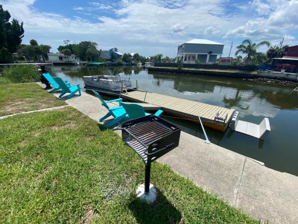 Cabin By The Sea - Waterfront Direct Gulf Access- Pontoon Boat Rental On Site Or Bring Your Boat- Paddlecraft Included - Spring Hill, FL