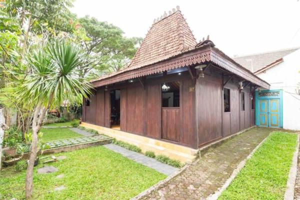 Joglo House In Central Bogor By Penggemarlawas - 印尼