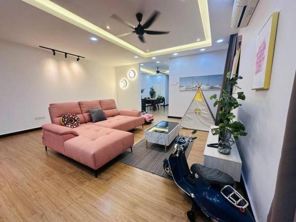 Rini Residences 整栋双层排楼适合全家大小居住周边商店商场林立 - Senai