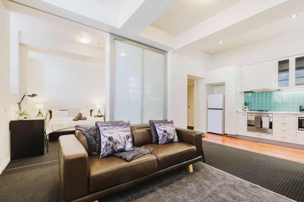 1 Bedroom Apartment In Melbourne City With Carpark - Brunswick