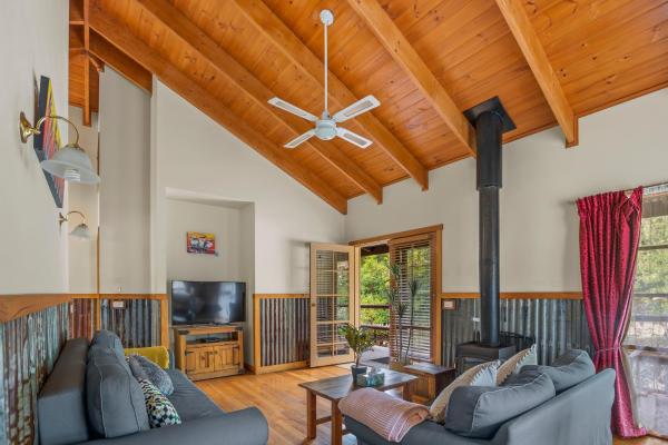Stayau Conifer Cottage 2br Serene Lakeside Haven - Healesville