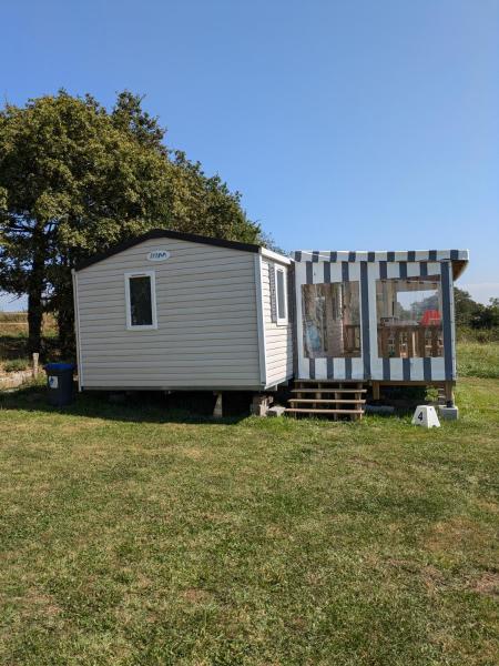 Mobil Home 4x8m Et Terrasse 18m2 - Les Herbiers