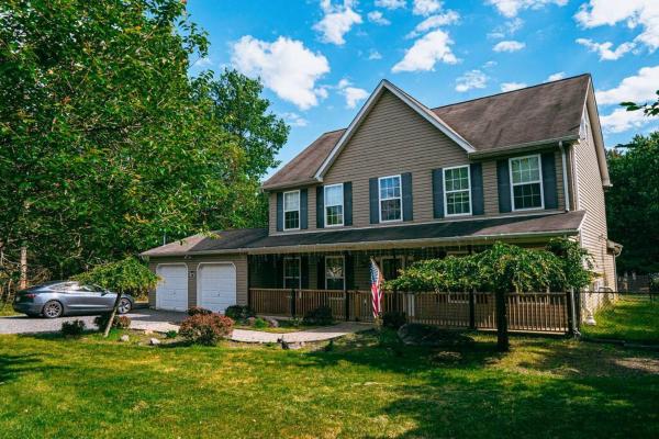 Gorgeous Cozy 5 Bedroom House With Hottub,lake,pool - Pennsylvania