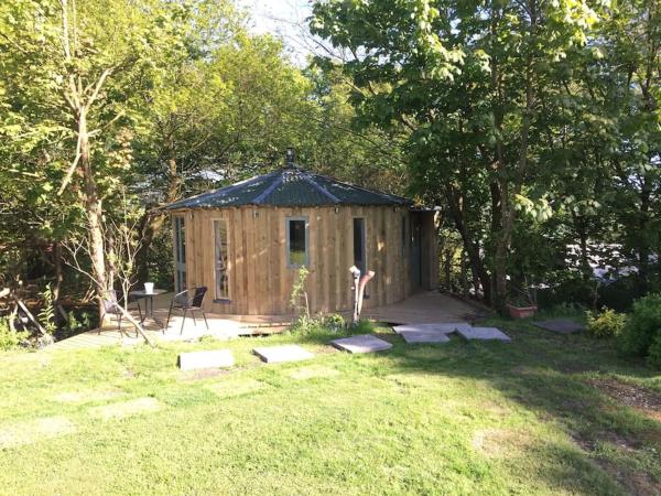 The Roundhouse - Unique Space Nestled In The Trees - Tenby