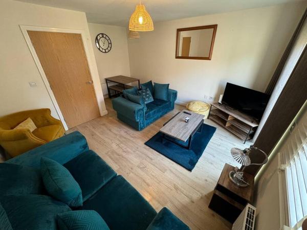 Spacious 2 Bedroom House - Bedford