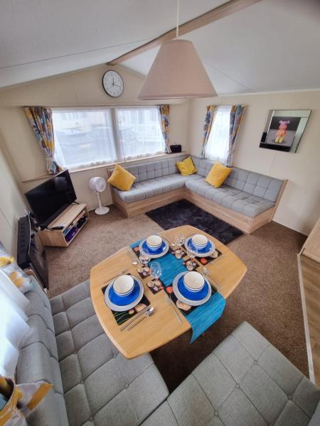 Chic, Spacious & Fun Coastal Retreat - Family Friendly - 3 Min Walk To Beach - Whitstable