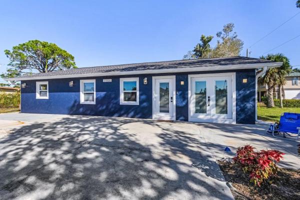 Beachy Blue Getaway - Bonita Springs, FL