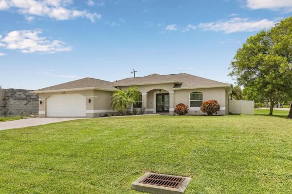 Paradise Found Relaxing Pool Home In Cape Coral - Sanibel, FL