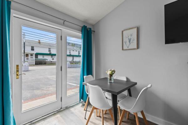 Cozy King Suite Steps To The Beach (441) - Old Orchard Beach