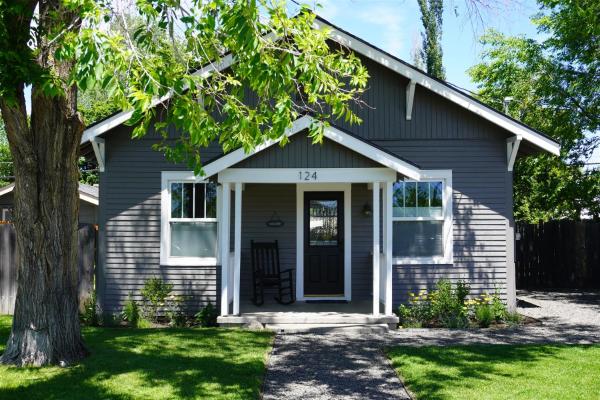 Bluebird Day - Fuller Cottage - Bend, OR