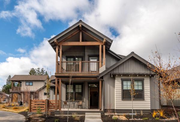 Bluebird Day - Wild River Getaway - Bend, OR
