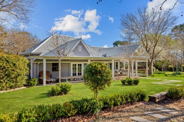Chanticleer Gardens Barn Cottage With A Pool - 혼즈비
