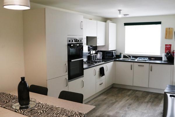 Modern 3-bedroom - Vat Included - Private Drive Parking - 스태퍼드
