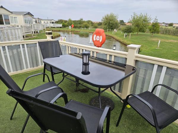 Buckley's Retreat - 3 Bedroom Family Caravan Overlooking Fishing Lakes At Golden Palm Resort - Lincolnshire