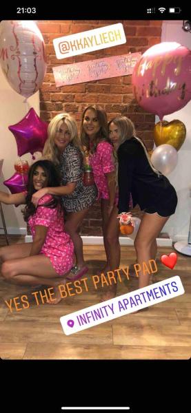 The Famous Floor Sleeps 26 And Group Acc Sleeps30 -