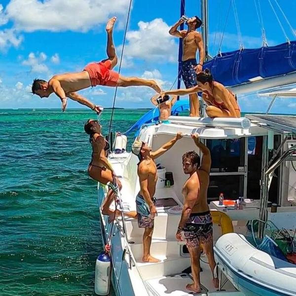 Beach House & Yacht Seaside Sunrise Haven - Cancún